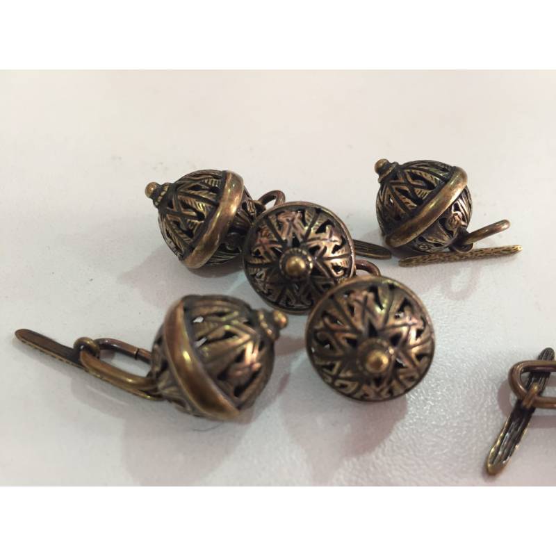 Botones de laton