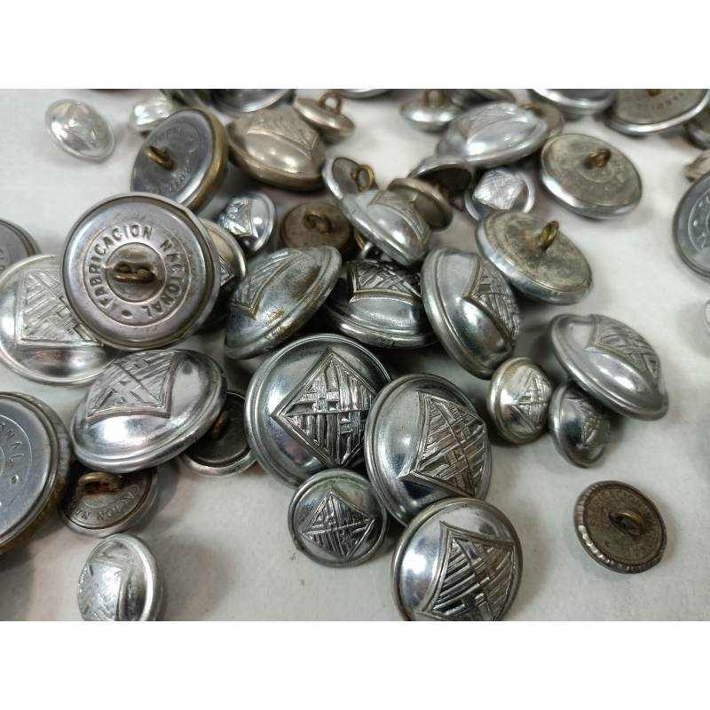 Lote de botones, insignia y pisa corbatas. Modos de Escuadra