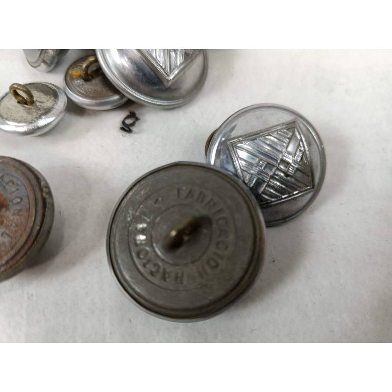 Lote de botones, insignia y pisa corbatas. Modos de Escuadra