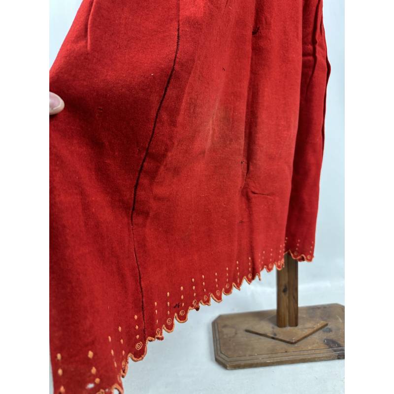 Antiguo refajo de estameña con festón